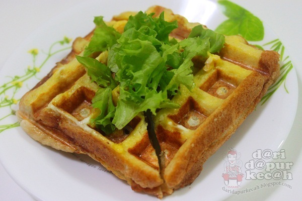 Dari Dapur Kecah: Waffle roti tuna bertelur