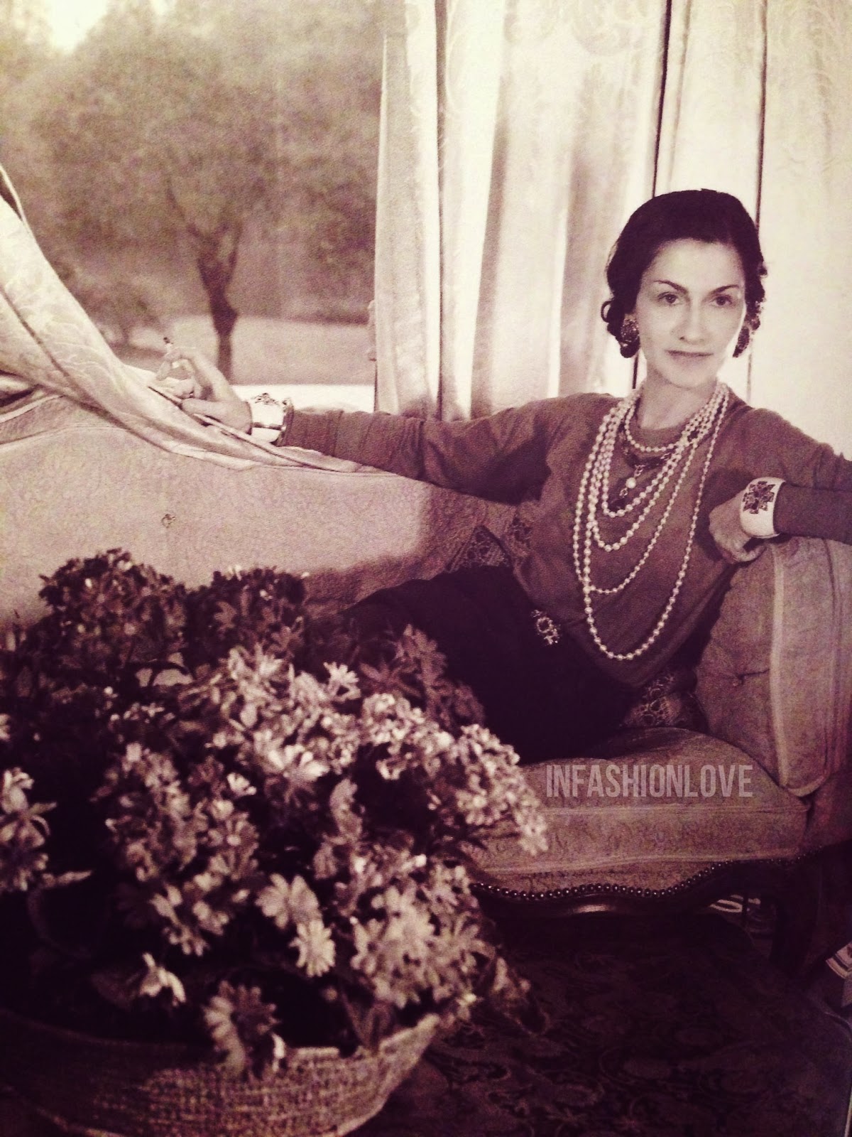 INFASHIONLOVE.COM: Book Review: Vogue on Coco Chanel by Bronwyn Cosgrave!