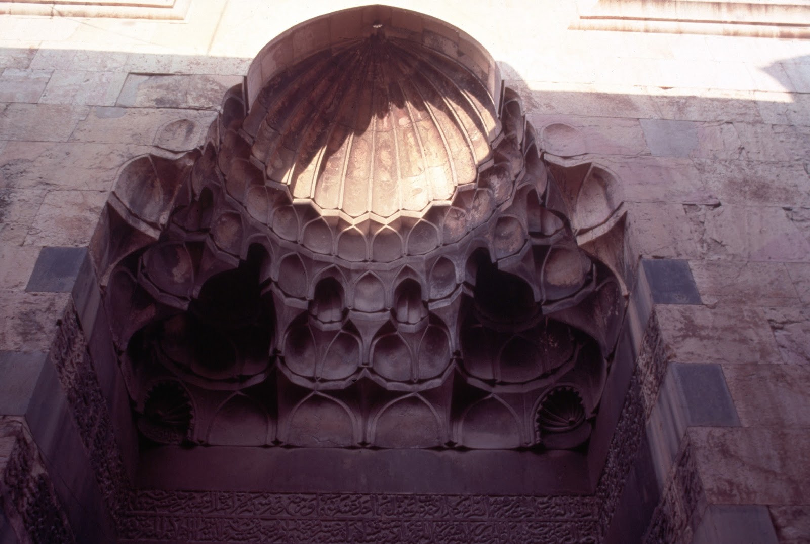 ISLAMIC ARCHITECTURE: Muqarnas