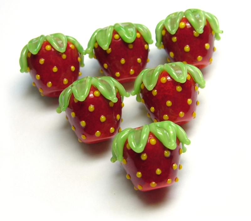 Beads By Laura: Sweet little strawberries