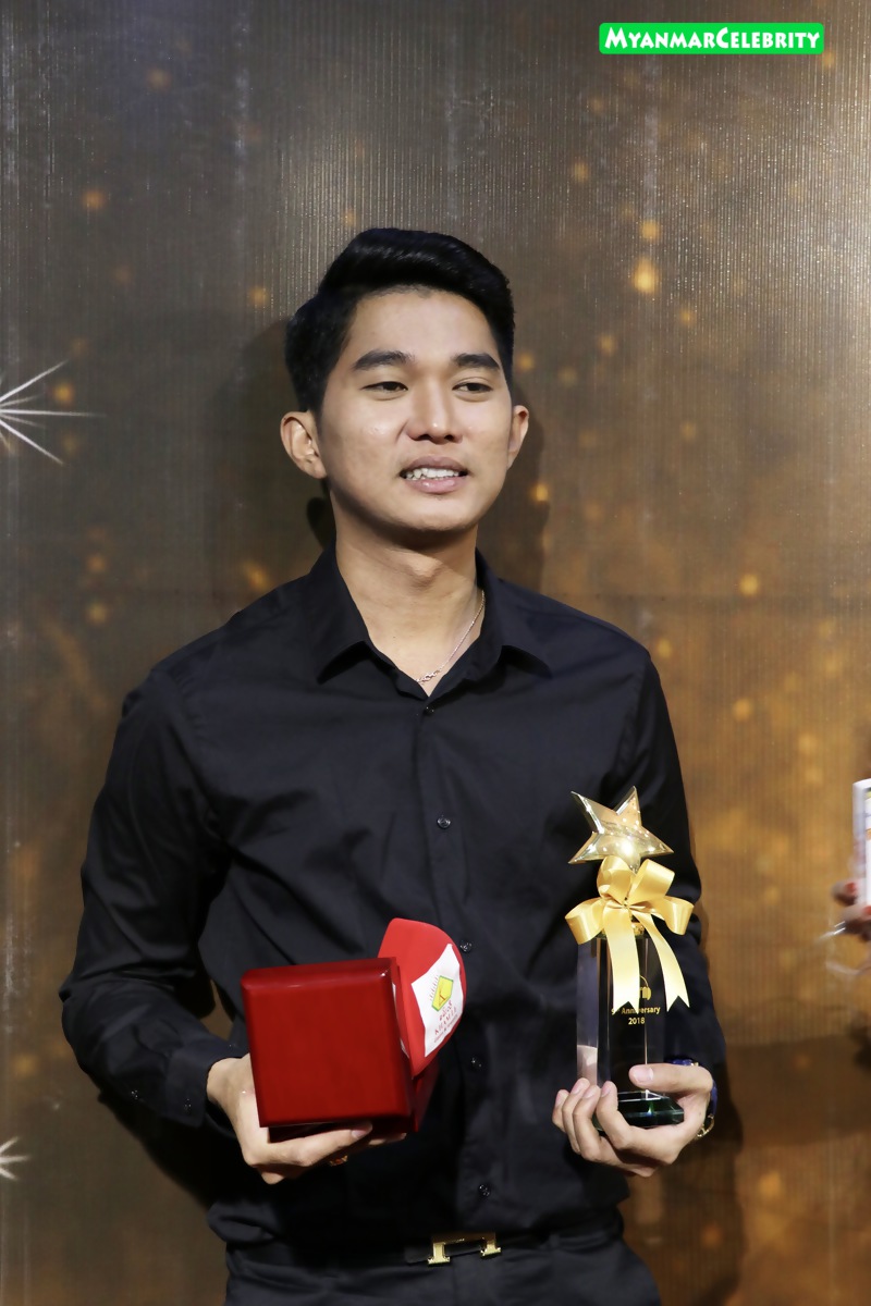 (အကယ္၍လက္ထပ္ၾကတဲ့အခါ) သီခ်င္းျဖင့္ အမ်ိဳးသားေတးသံ႐ွင္ဆု ရ႐ွိခဲ့တဲ့ G Fatt