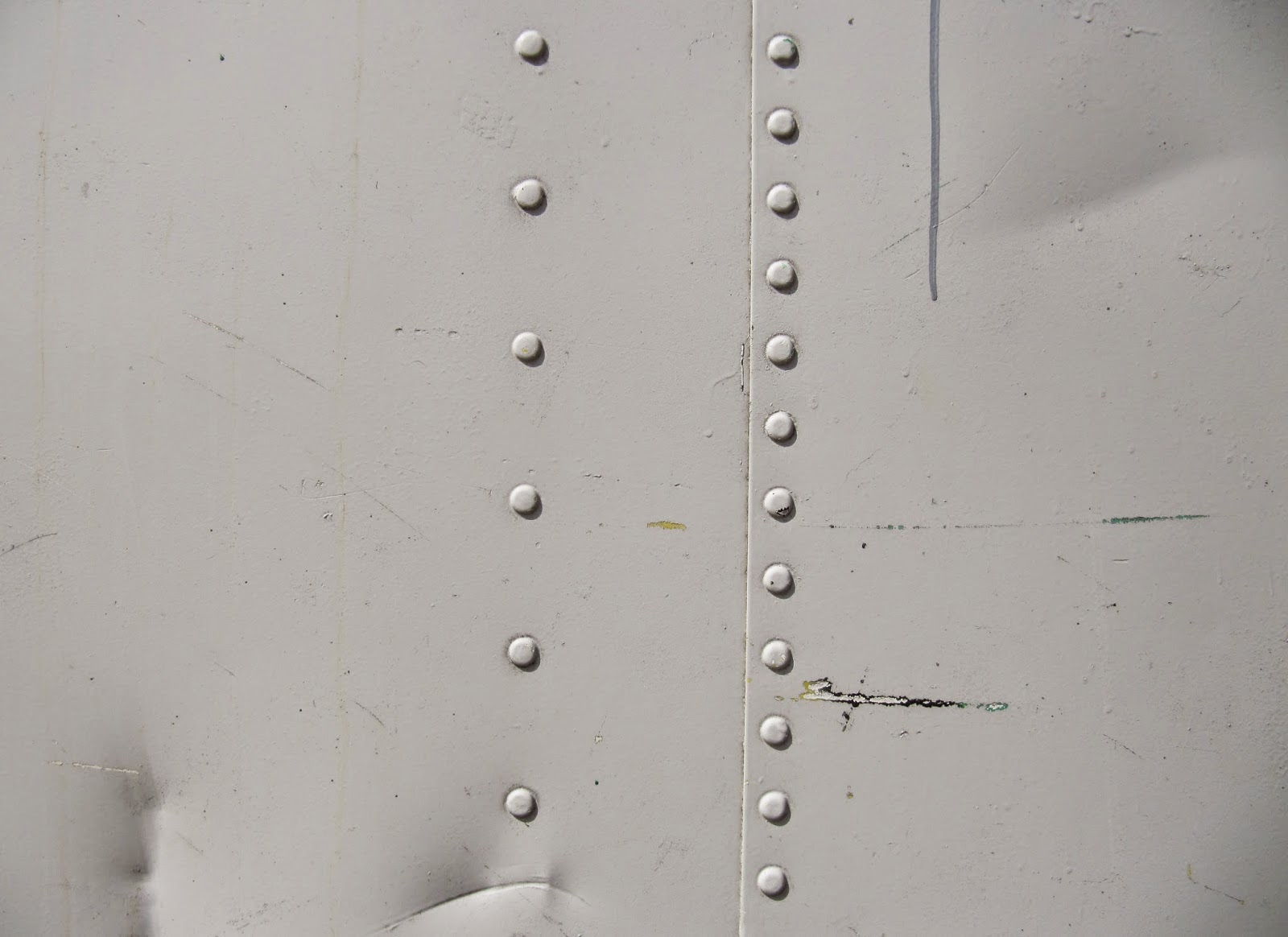 LE MAXIMUM: Tôle avec rivets