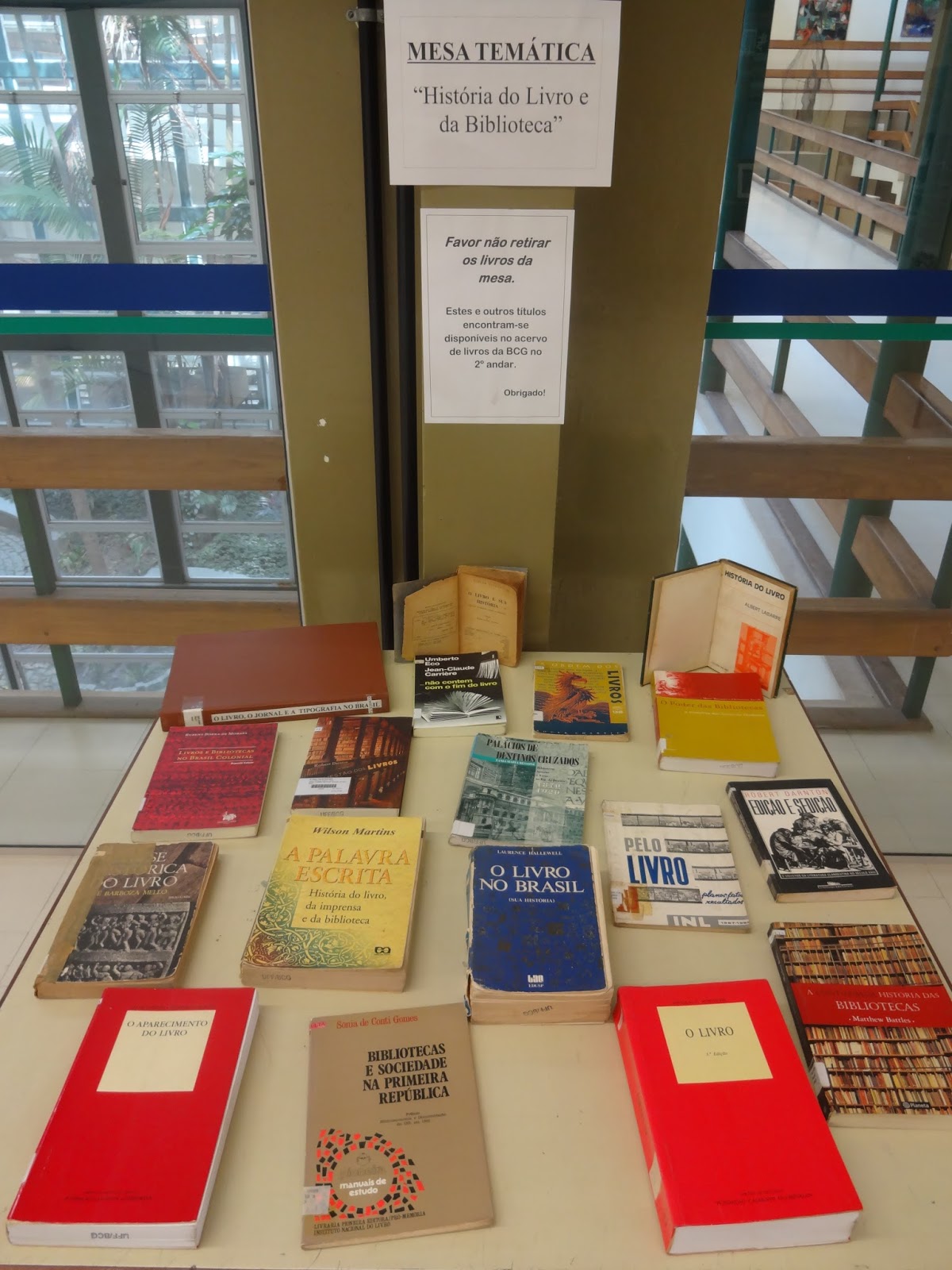 Mesa temática - História do Livro e da Biblioteca