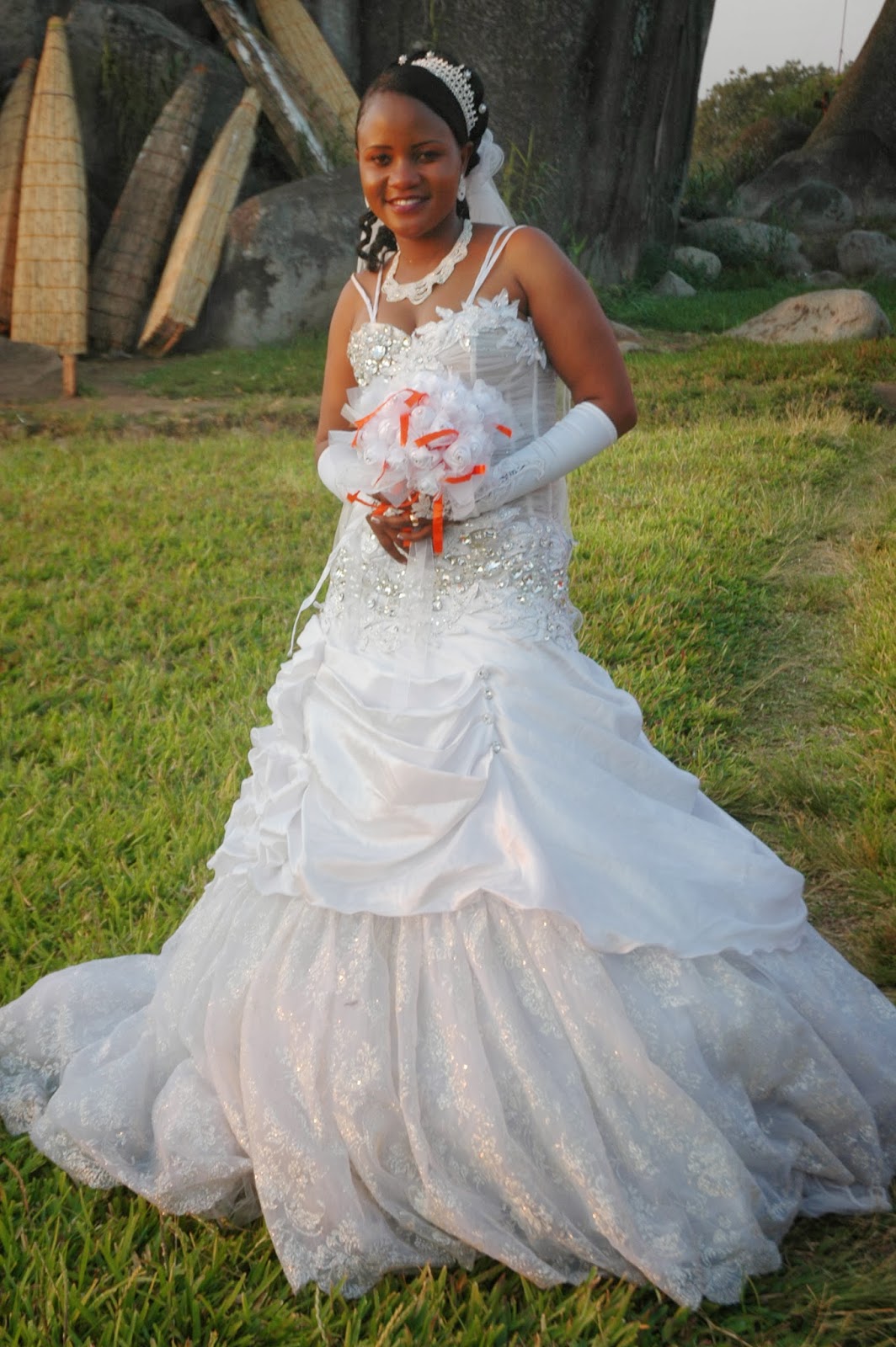 Mama JJ Fashion: TUNASHONA NA KUBUNI MITINDO MBALIMBALI YA NGUO ZA ...