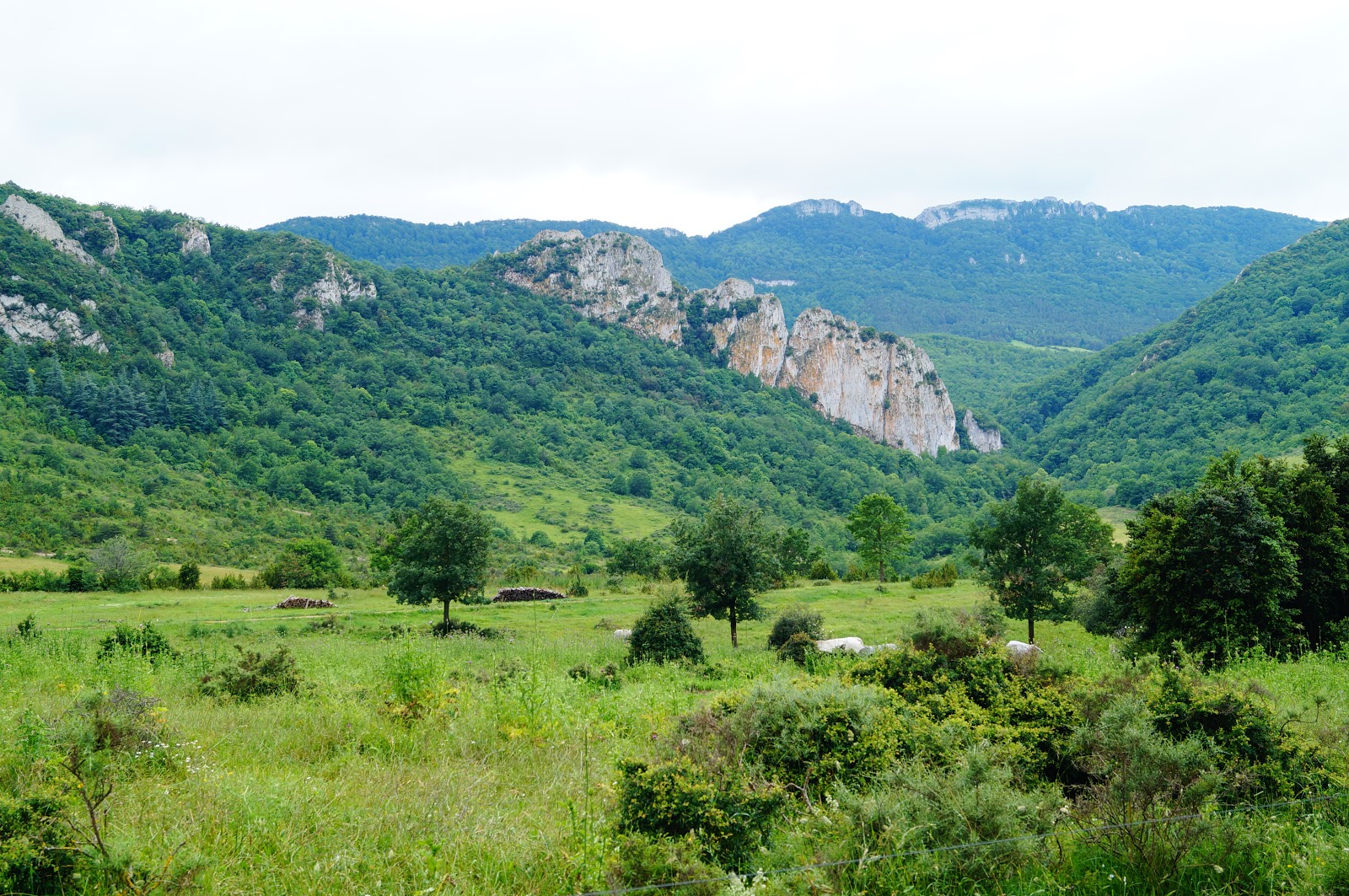 balades en Occitanie et Pays Catalan: Pont Romain - Bugarach