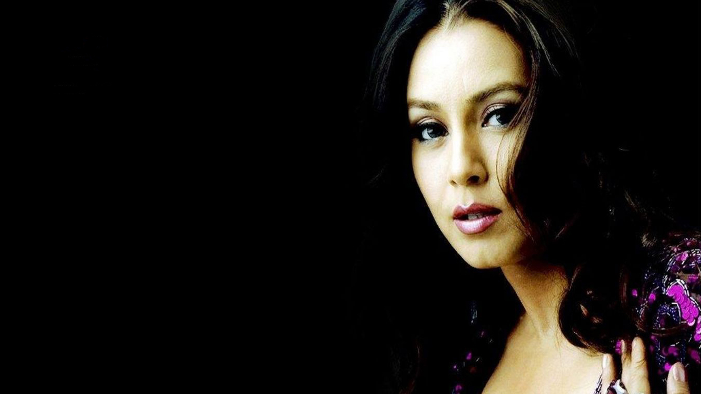 Bollywood Actress Mahima Chaudhary Hot Beautiful Images - Sonali Bendre ...