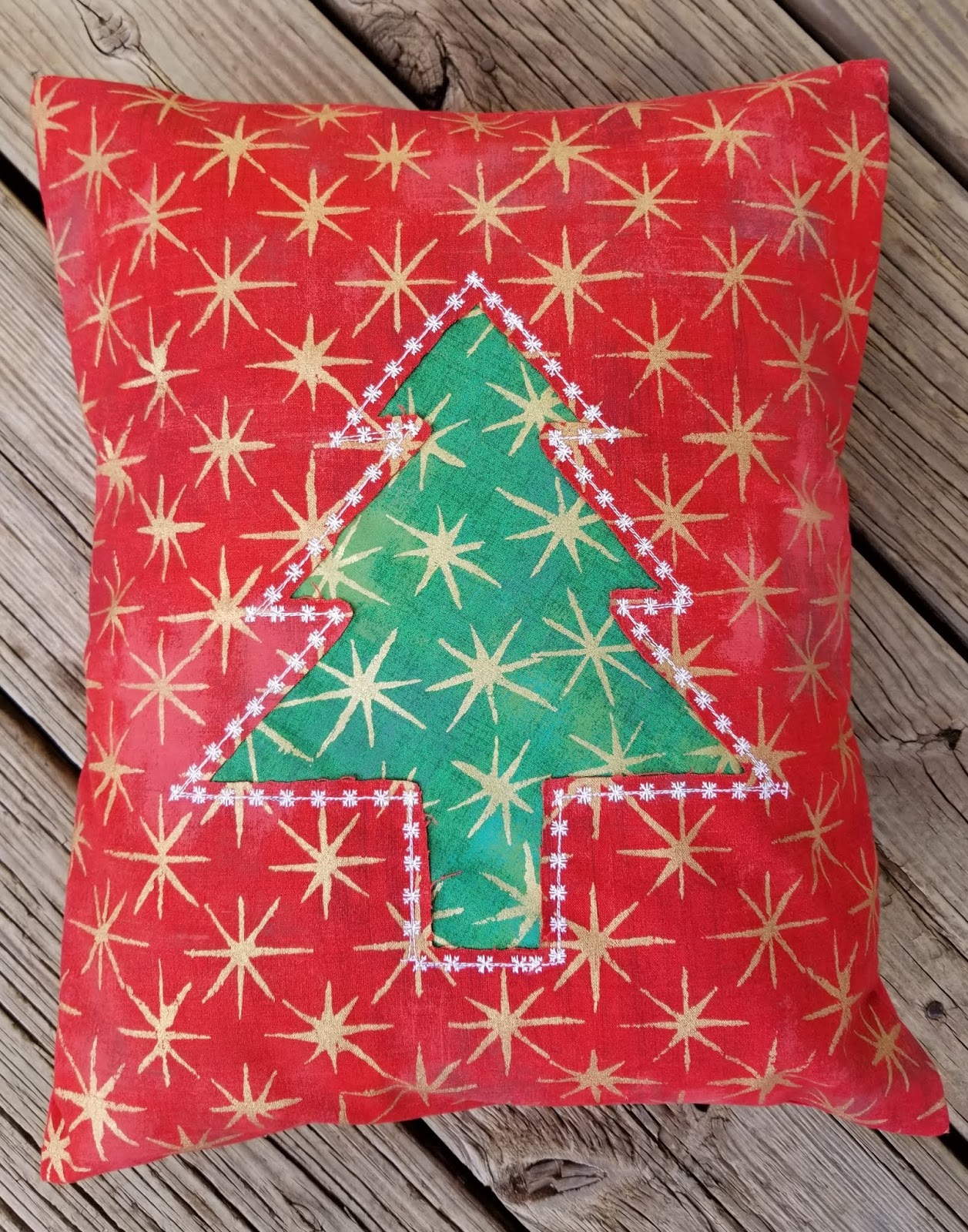 Bluegrass Stitches & KY Whittaker Creations: Christmas Tree Pillow ...