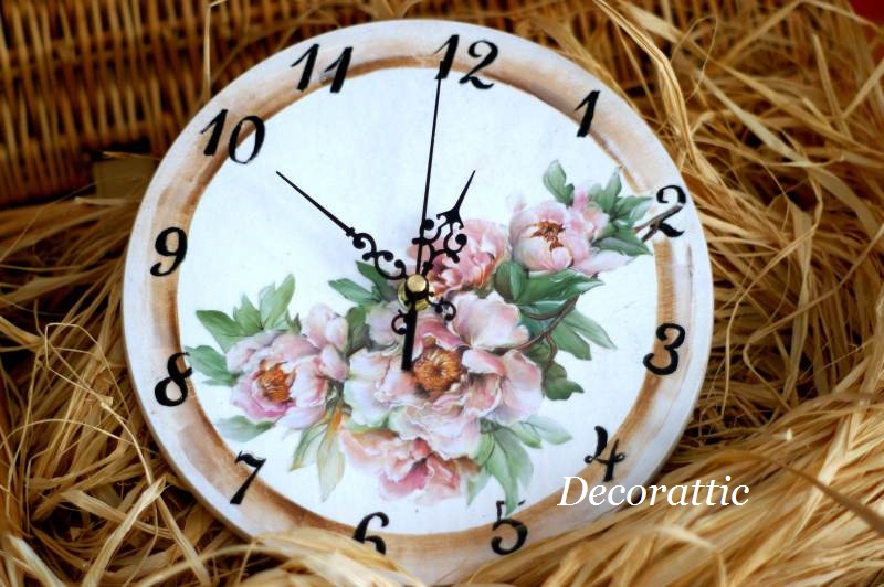 Decorattic: Stop the clock with decoupage :)