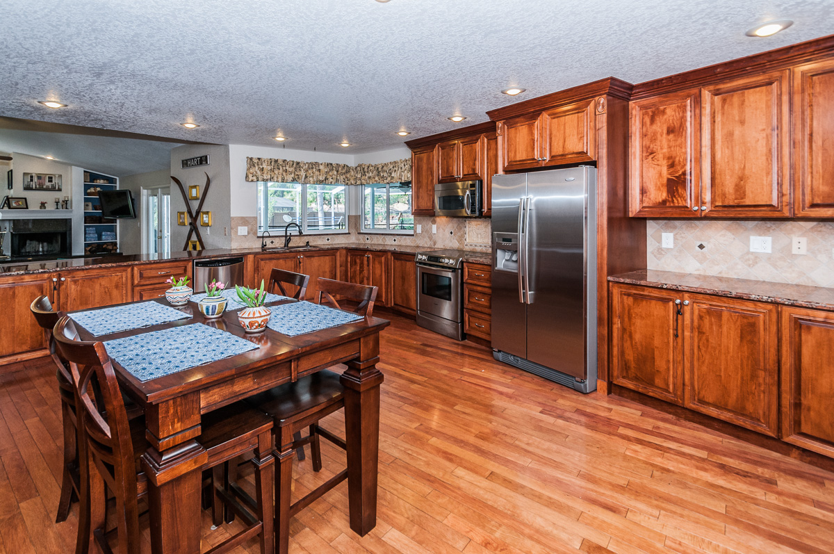 Kara's Korner: House Tour : Out With The Old, In With The New