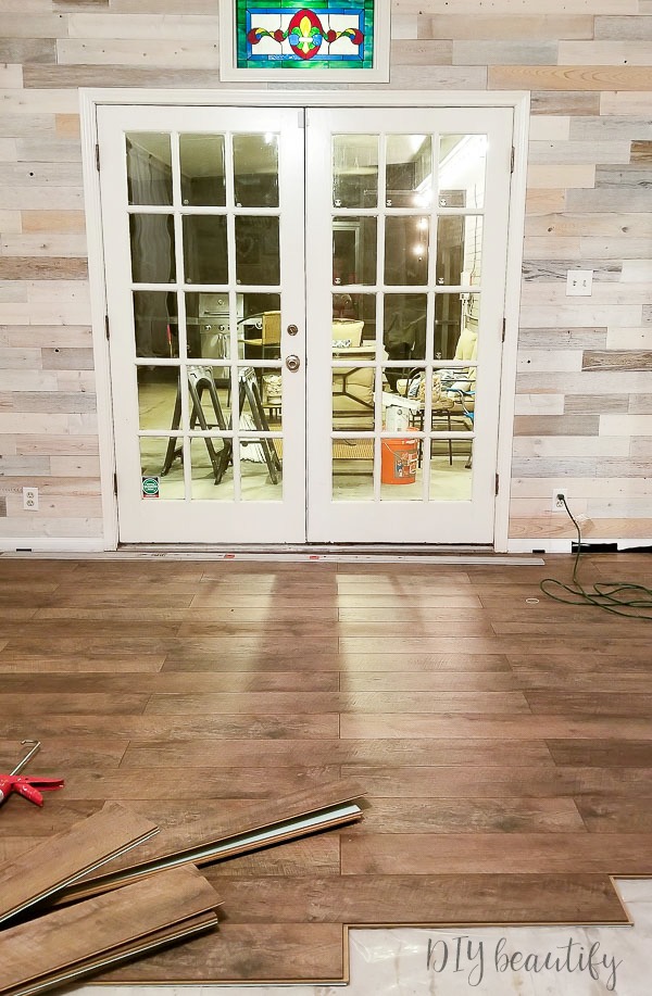 Where to Find Farmhouse Laminate Floors (and How to Install Them) - DIY ...