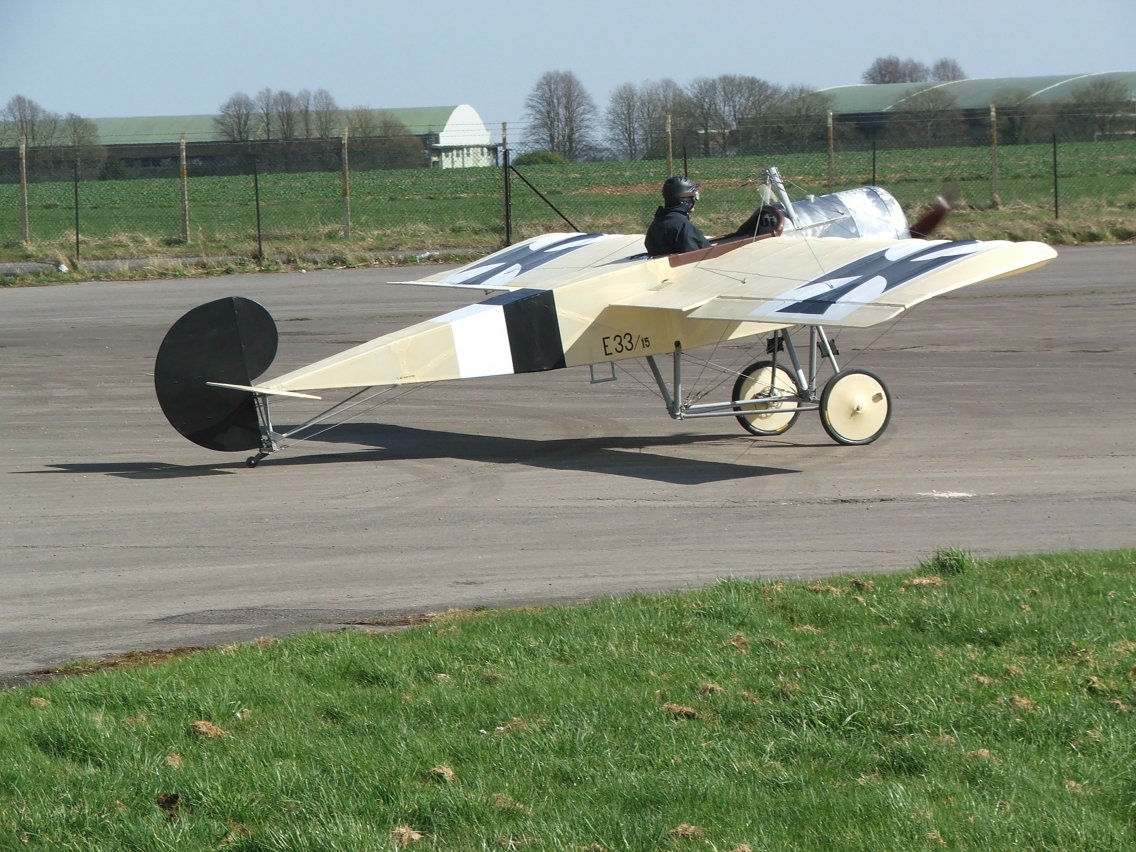 Grass Strip Aviation Ltd: GSAL Kit 105 Returns to Aston Down