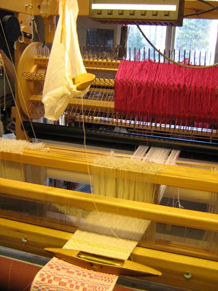 Kerstin's extras: One neat trick – and a fly-shuttle mechanism