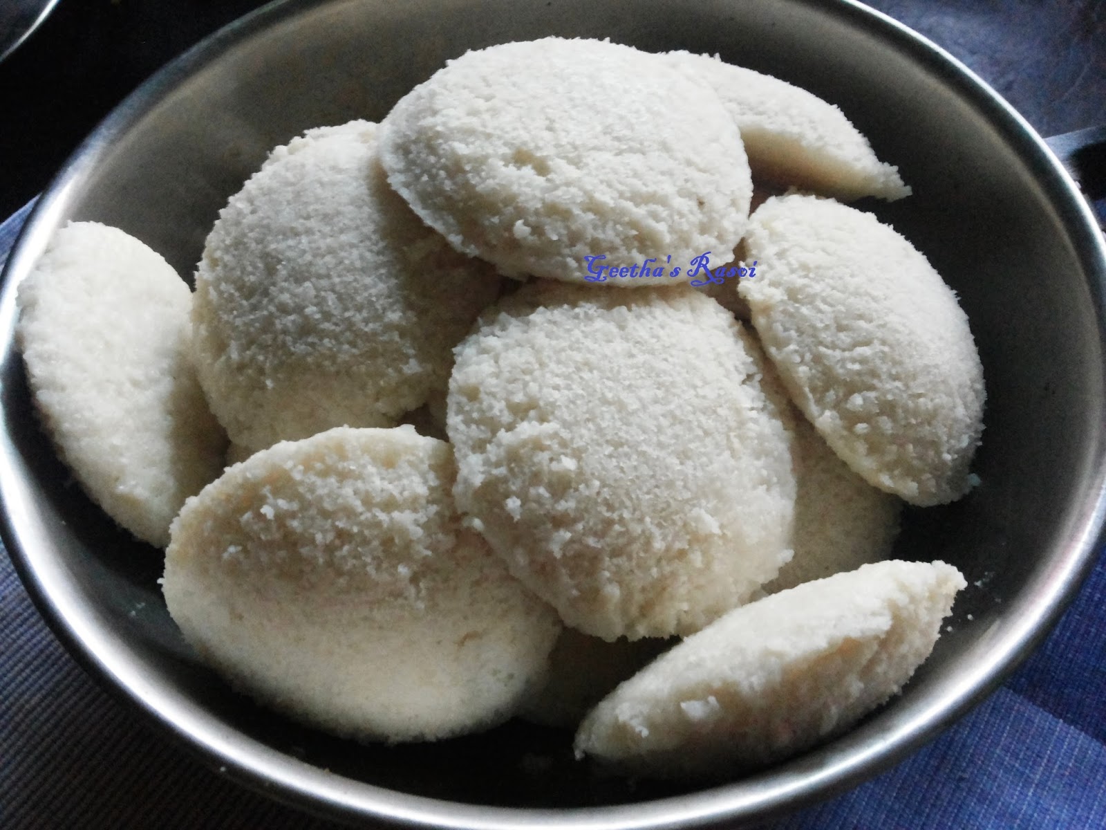 Geetha's Rasoi...: POVA IDLY (beaten rice/avil Idly)