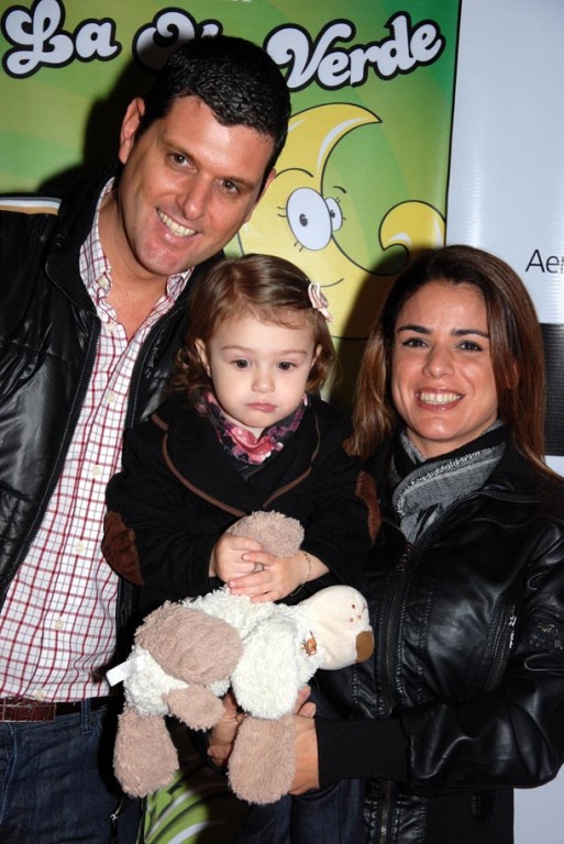 FLAVIA:FAMOSOS Y SUS HIJOS SE SUBIERON A "LA OLA VERDE"