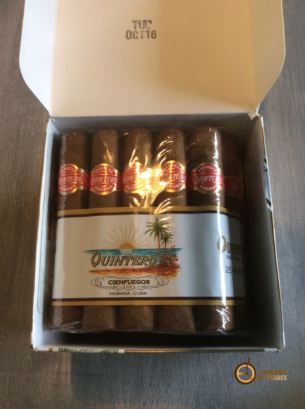 Thierry et ses cigares: Une boîte de Quintero "Favoritos"
