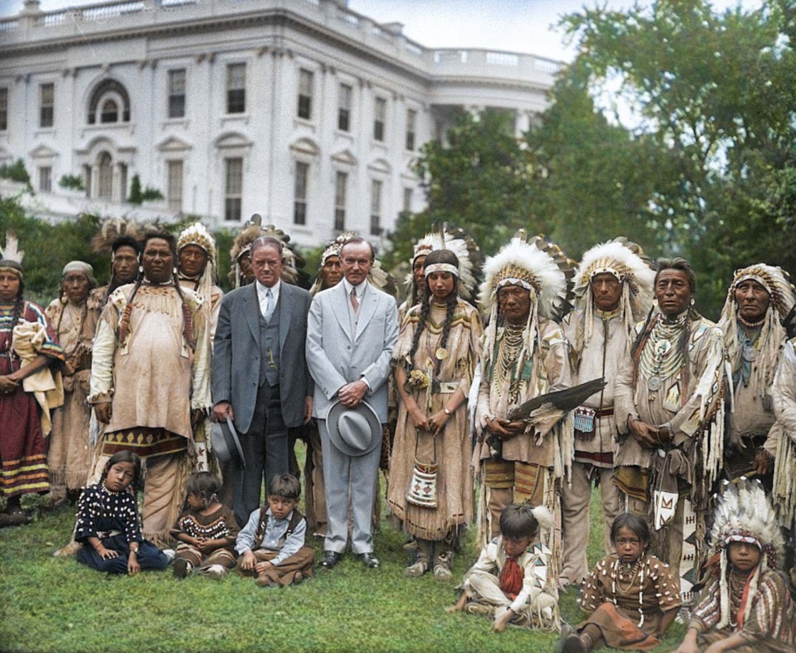 White Wolf : Historical (colorized) pictures show Native Americans at ...