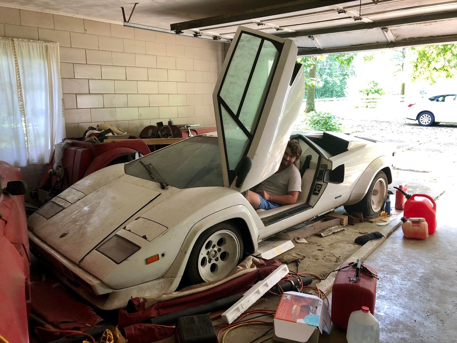 The Ultimate 1980s Barn Find: This Guy Found a Lamborghini Countach ...
