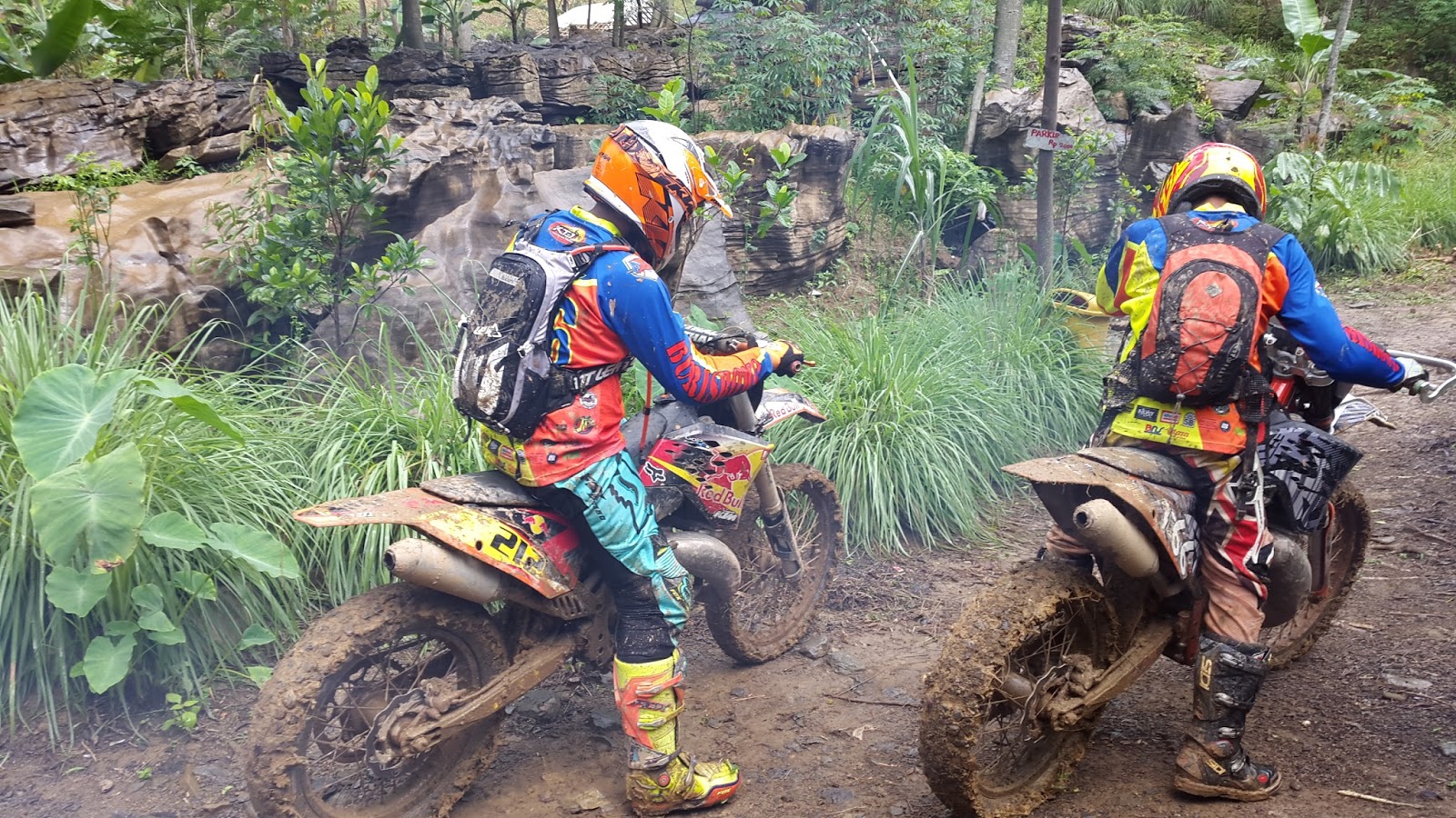 Hiking ceria ke Goa Agung Garunggang Geopark-Sentul, Bogor