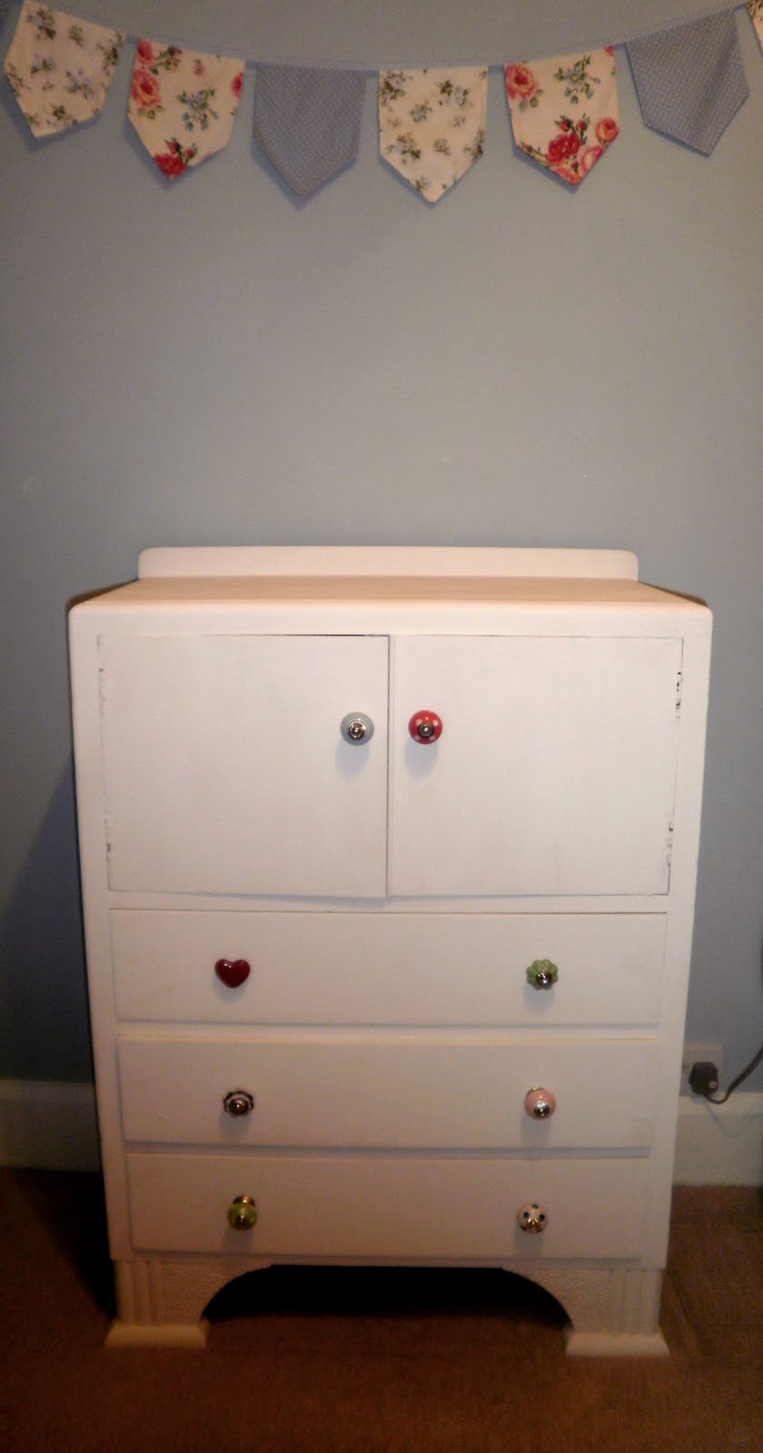 Leanne Laura: I Painted My Vintage Drawers Pretty, Project
