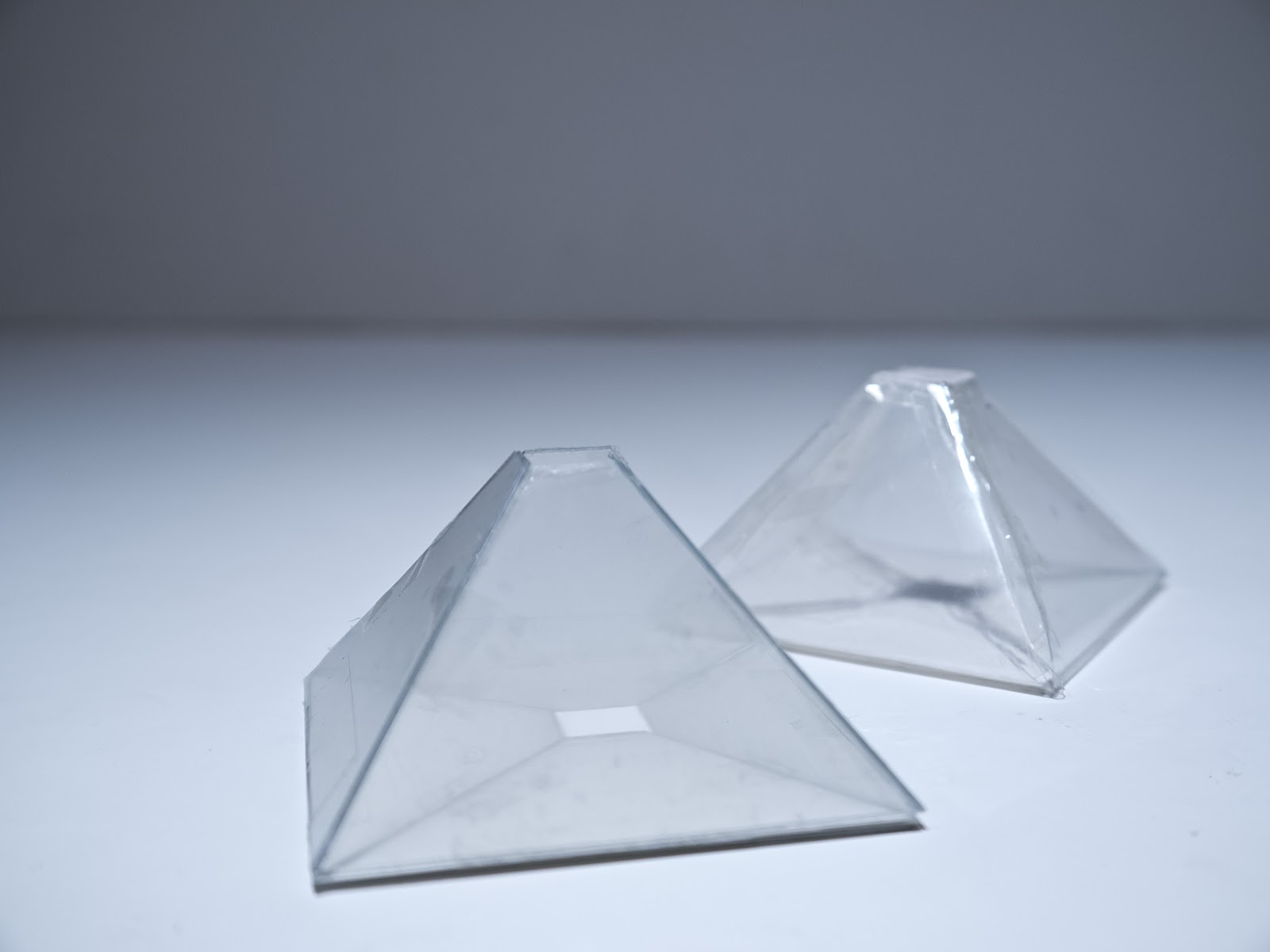 ÜBERNOTES: Holographic projection film test 004