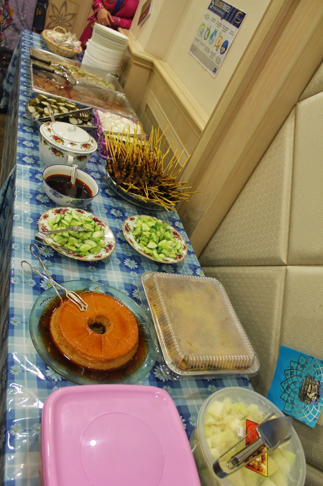 Adieyza: Jamuan Hari Raya Di Pejabat