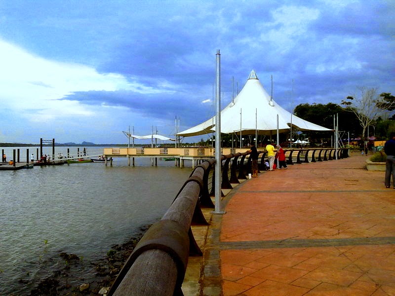 Borneo Island, Awaken To A Different World: Kampung Telaga Air