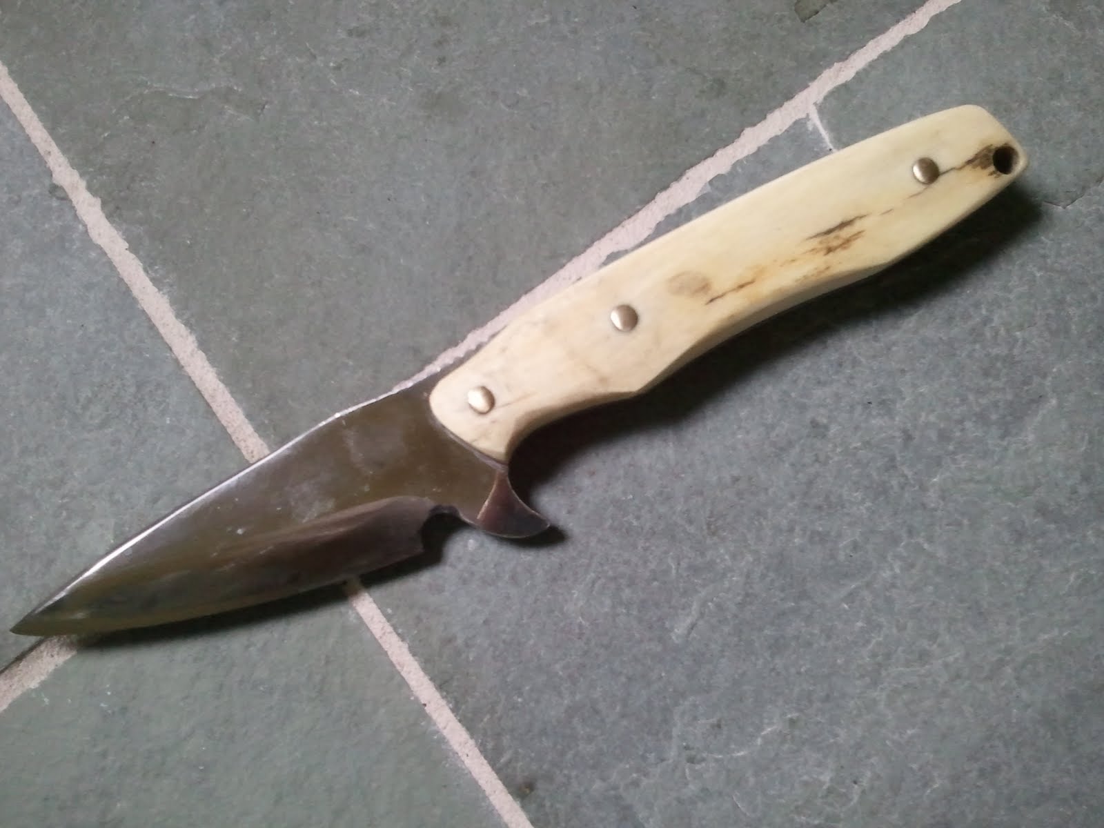 Handle materials: How to tell bone from ivory | BladeForums.com