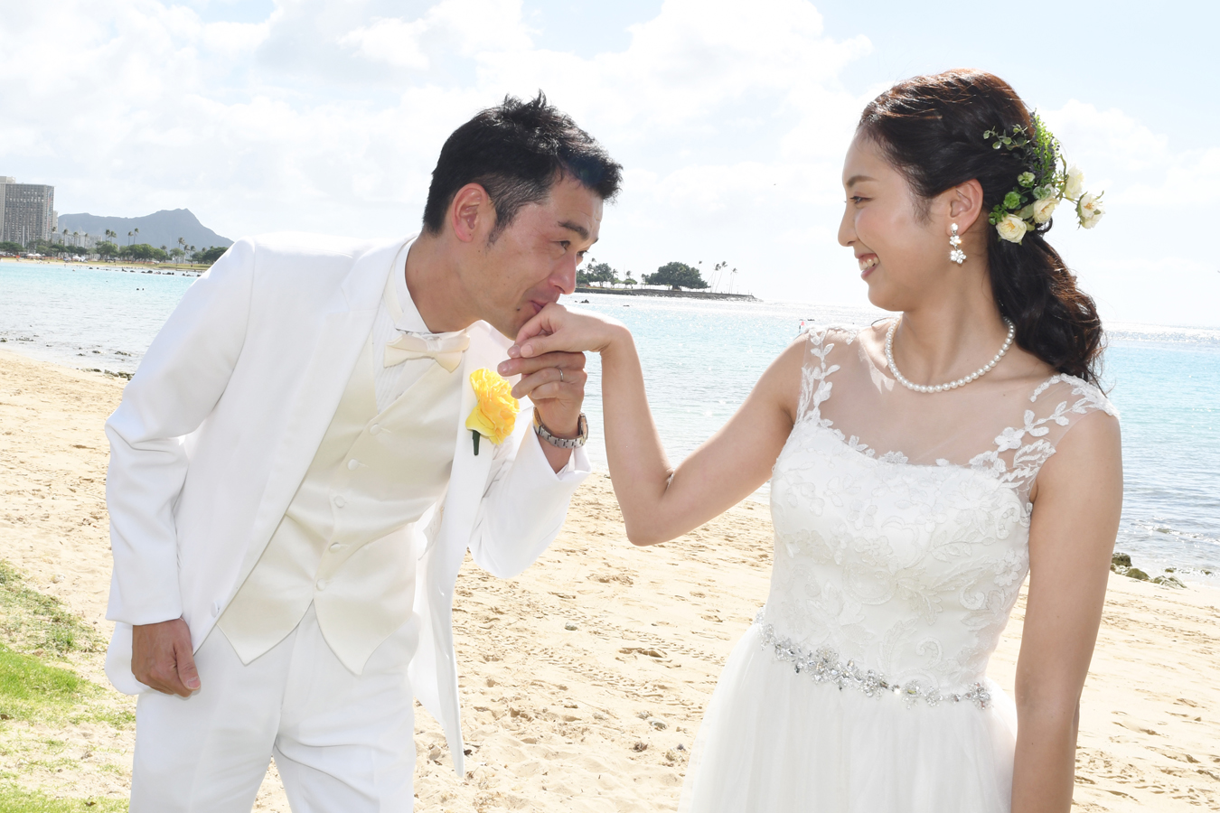 Waikiki Weddings: Waikiki Weddings: Kiss on the Hand