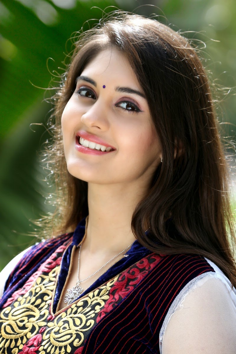 RGV Roped Beruva heroine ~ freetimepuzzles