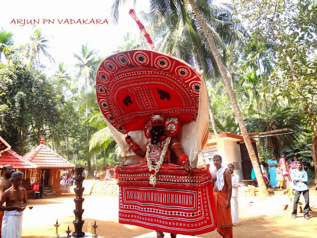 THEYYAVUM THIRAYUM: THEYYAM PHOTOS