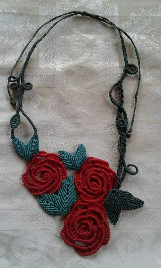 Mosaico de Artes: Inspiração do Dia: Pendentes e Colares de Crochê!