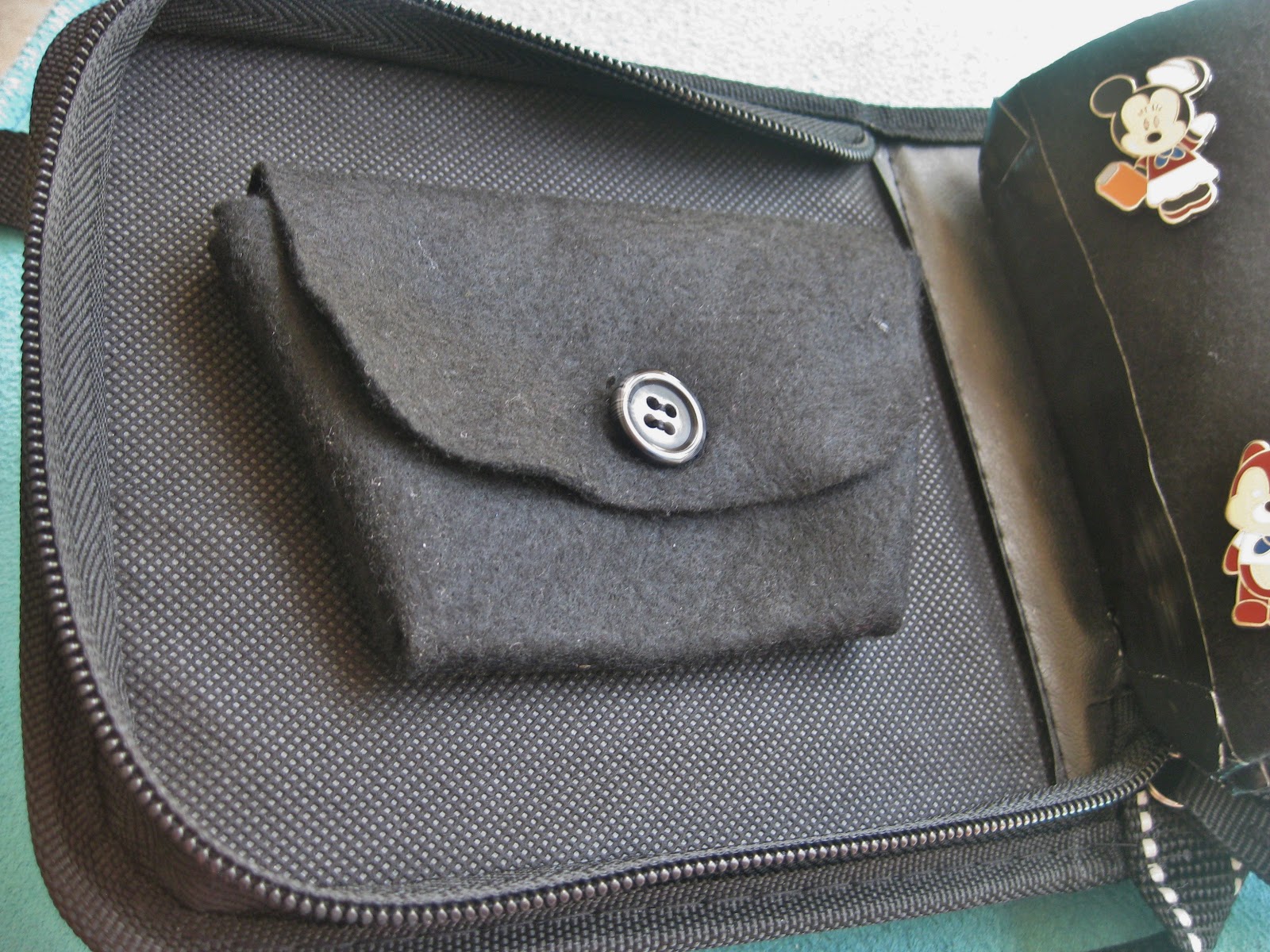 Cal-a-Mari: DIY: Pin Trading Case