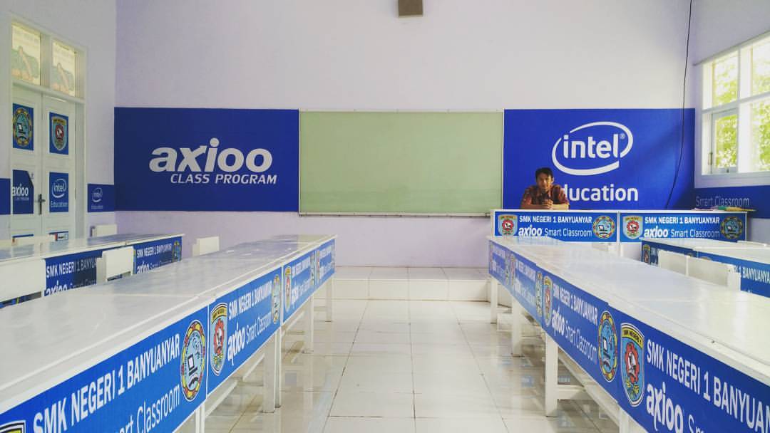 TKJ Axioo Smart Class Progam , SMK NEGERI 1 BANYUANYAR