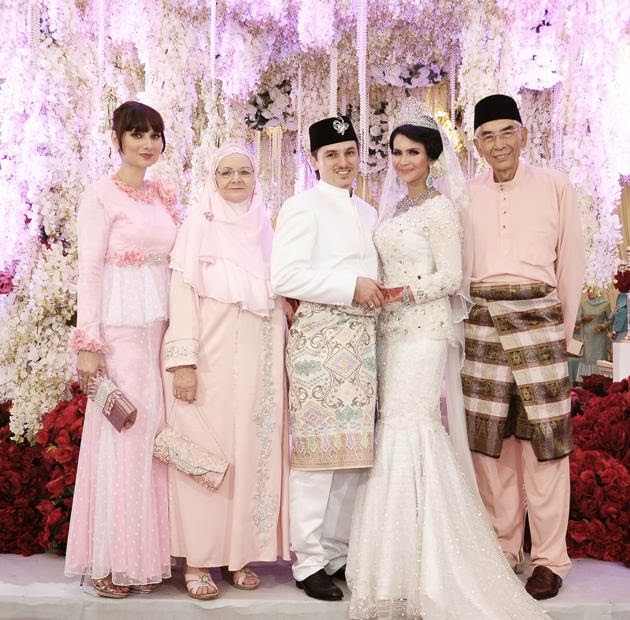 Gambar Perkahwinan Zain dan Che Ta