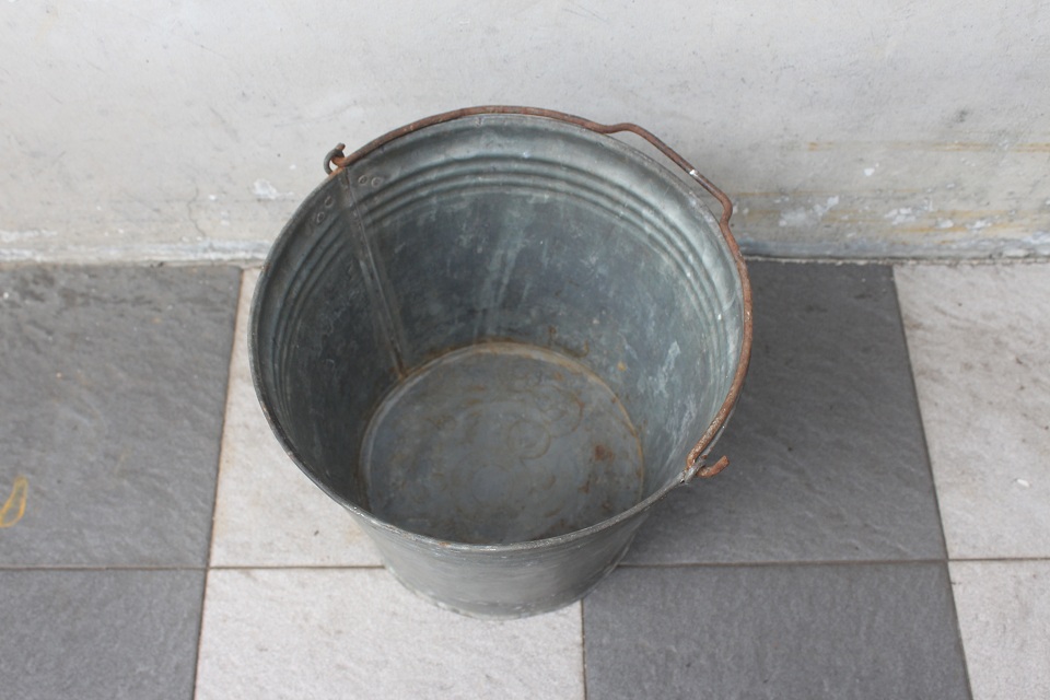 Antikpisan: Ember Besi Jadul ( 03 )