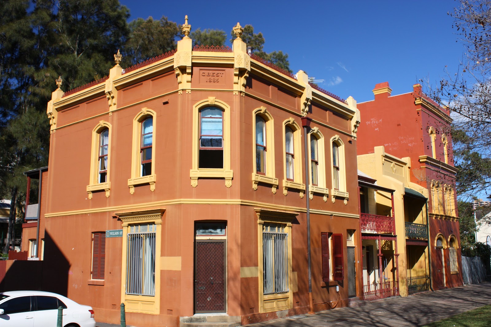 Sydney - City and Suburbs: Woolloomooloo, corner shop