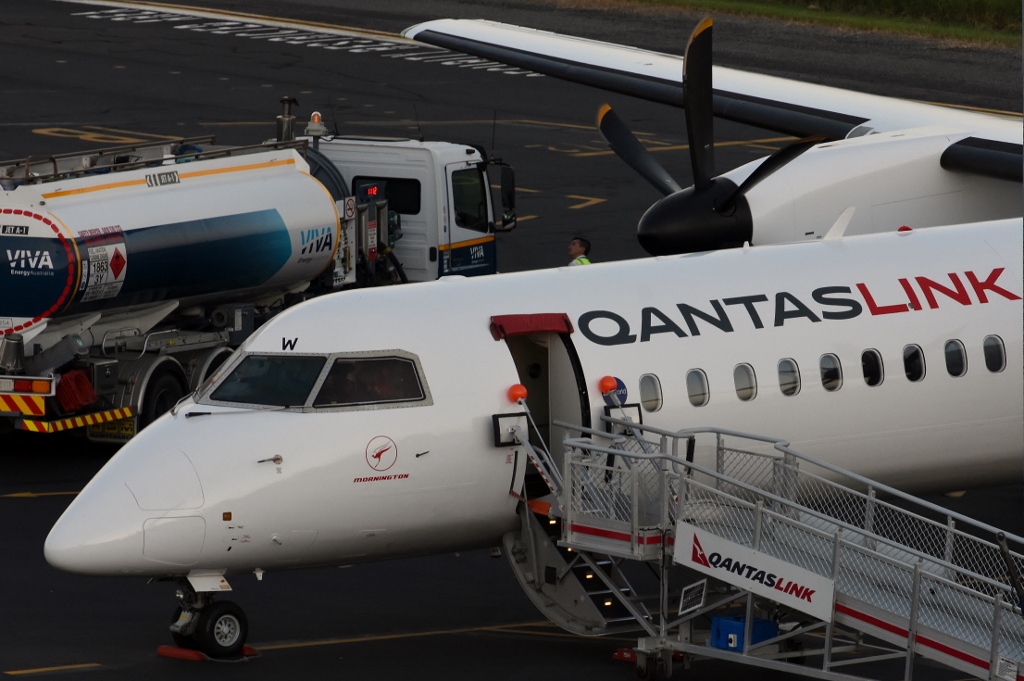 Central Queensland Plane Spotting: QantasLink Dash-8-Q400 VH-QOW ...