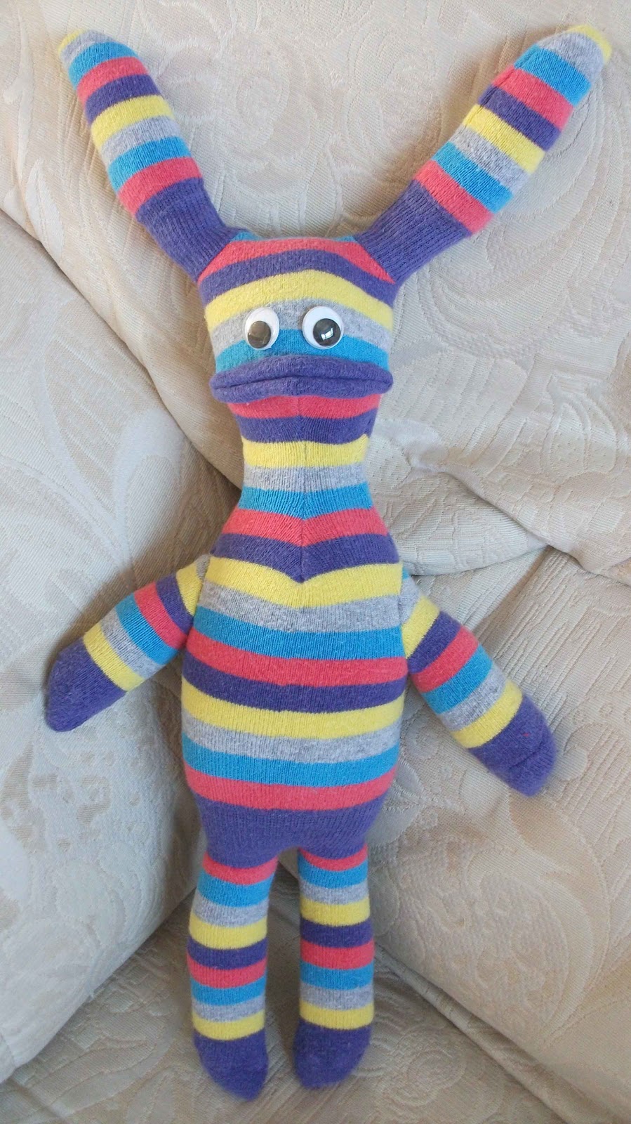 Crazy Moo Ramblings: Sock creature - Wronky!