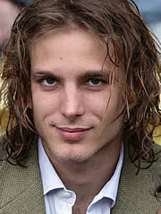 Nama asli: Andrea Albert Pierre Casiraghi