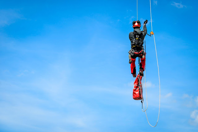 Understanding the benefits of using rope access techniques