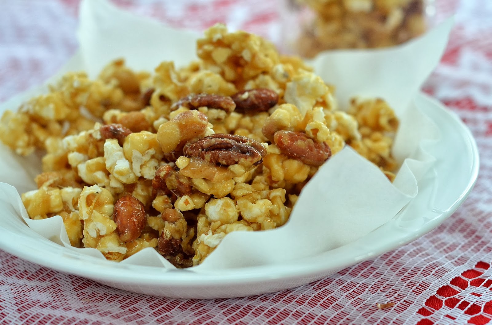 Tošaj & Co.: Salted Caramel Popcorn Nut Medley