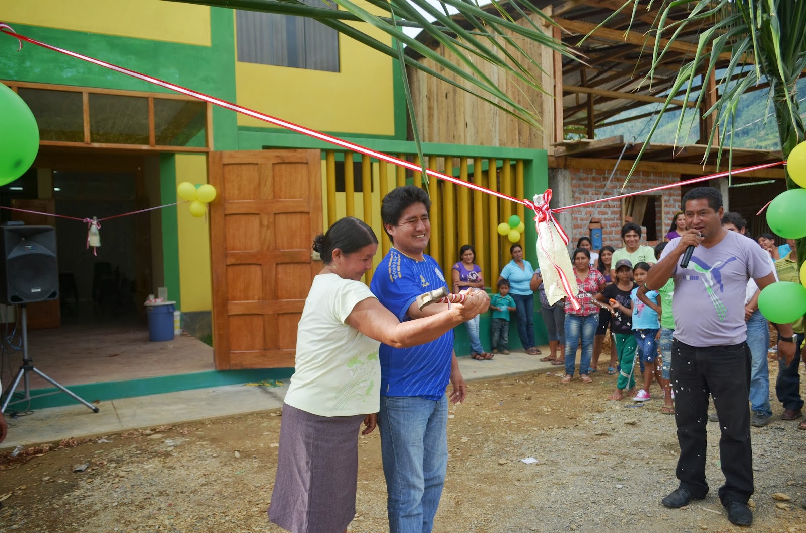 Municipalidad Distrital de Kimbiri -VRAEM: INAUGURACION DE CASA COMUNAL ...