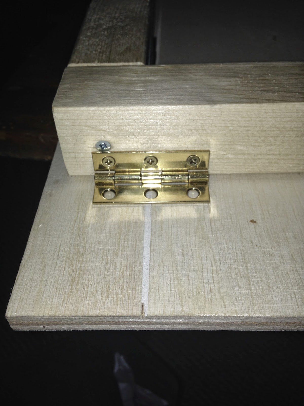 Pandora's Box of DIY: Portable Drafting Table