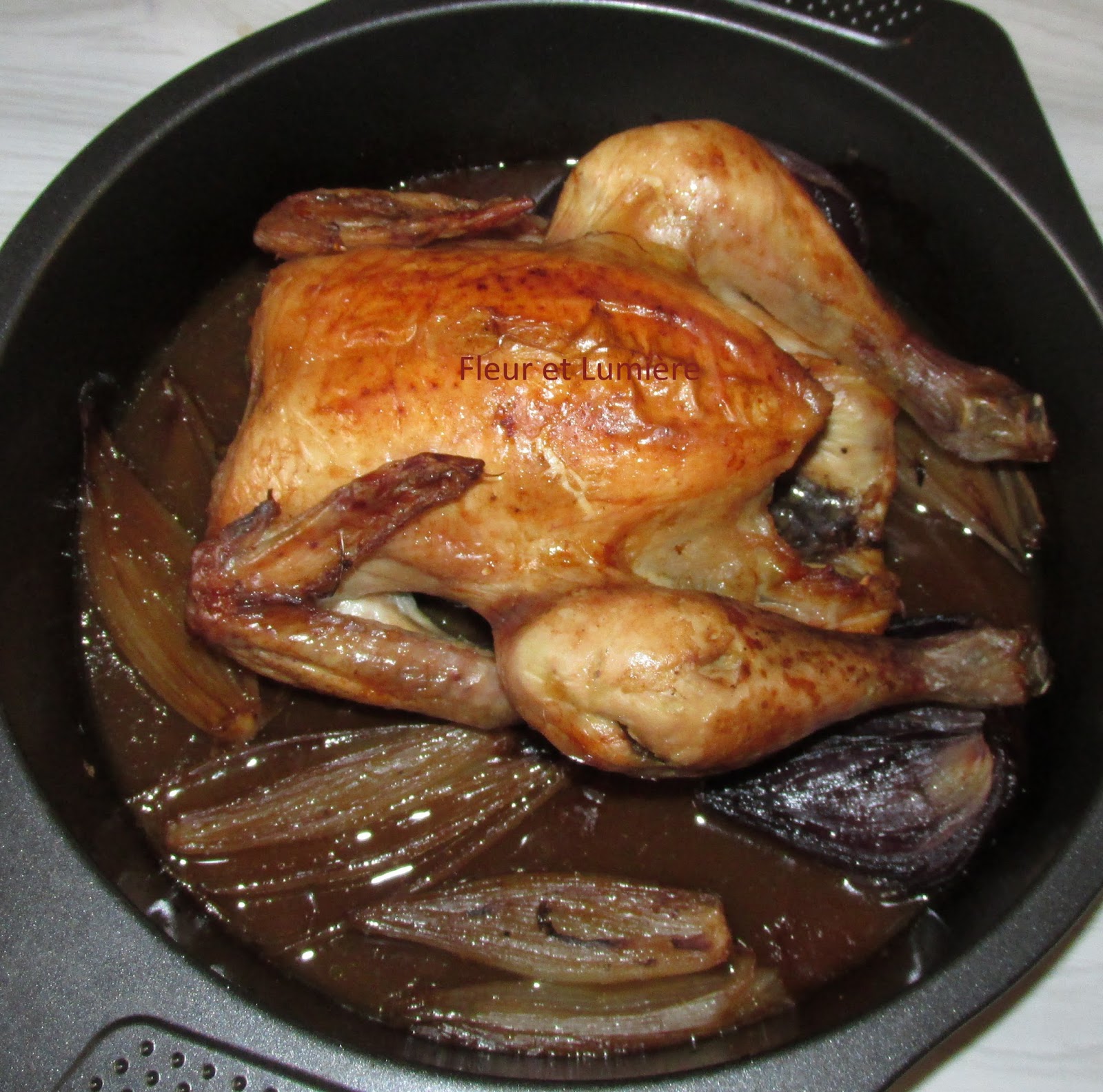 Fleur et Lumière: Poulet fermier rôti, échalotes et oignons violet