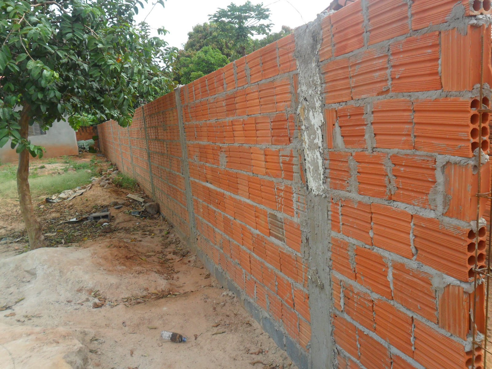 Missionário Reginaldo: muro de cerca de 60mtrs total dos 3 tres lados e ...