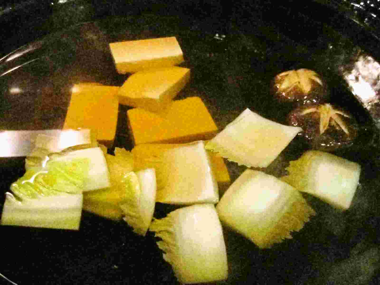 Recipes for Tom: Yosenabe / hot pot with assorted ingredients