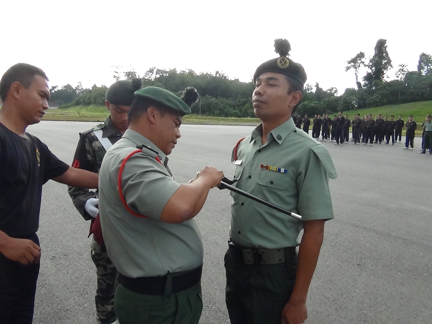 Portal Bujang Berani 10 RRD: PERBARISAN PEMAKAIAN PANGKAT
