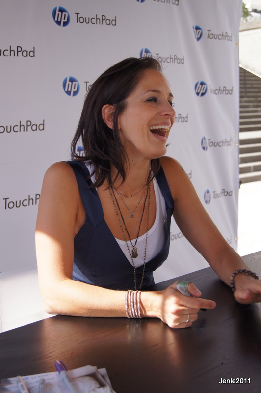 Mashed Thoughts: HP Gives Like Nothing Else campaign at Robson Square