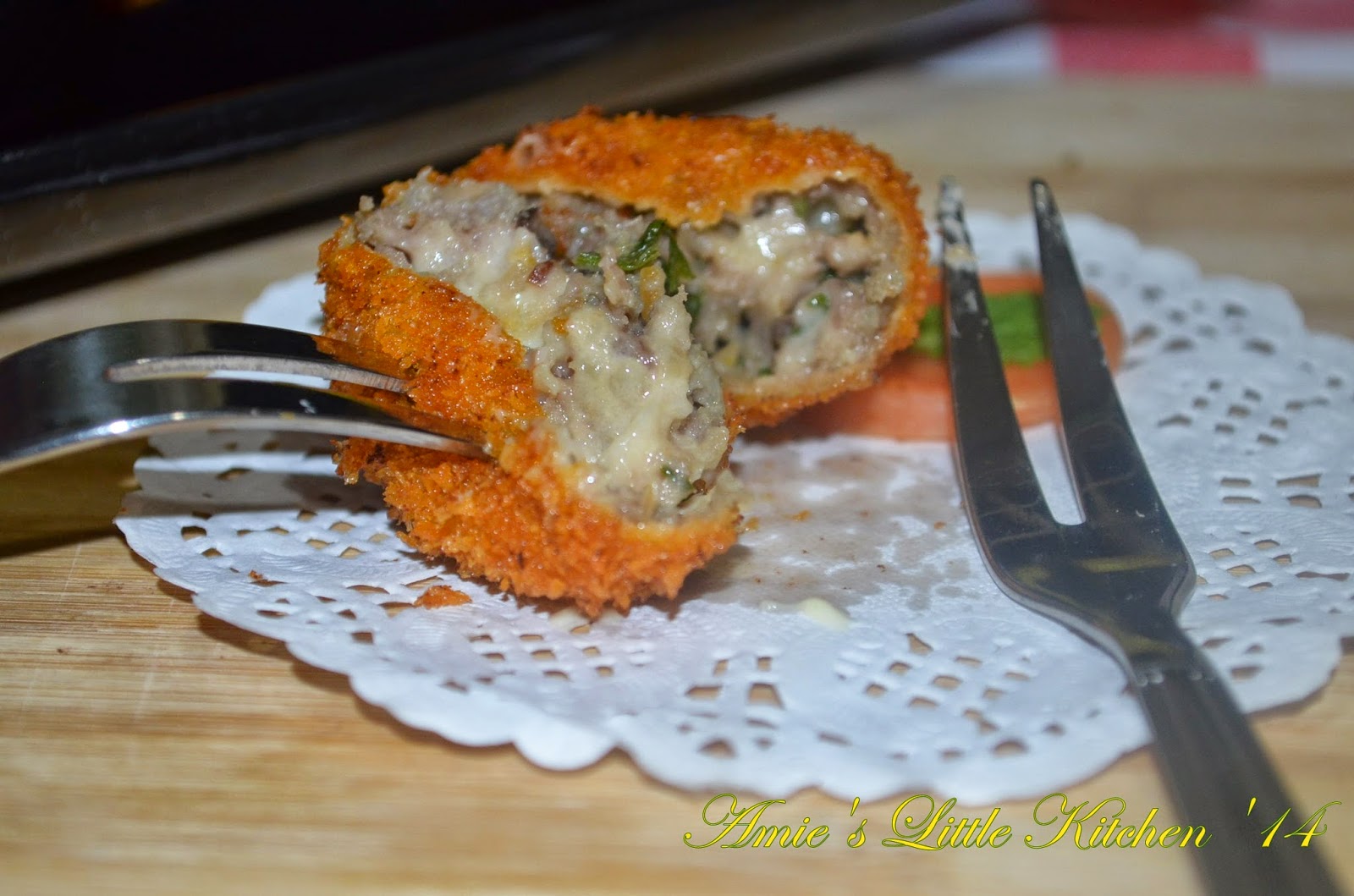 Sedapnya Homemade Bebola Daging Inti Keju! - Amie's Little Kitchen