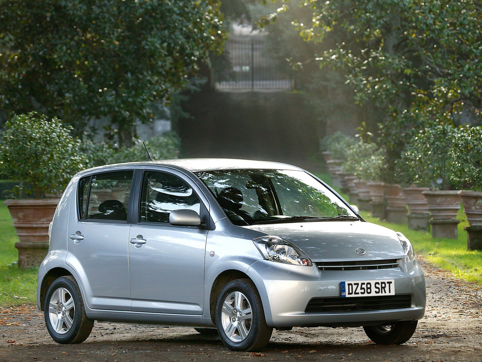 2007 DAIHATSU Sirion car photos